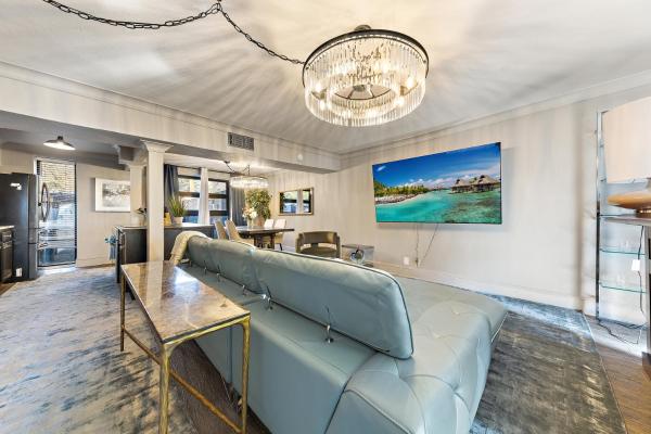 Spacious Dallas 2br Condo Pool View - Dallas, TX