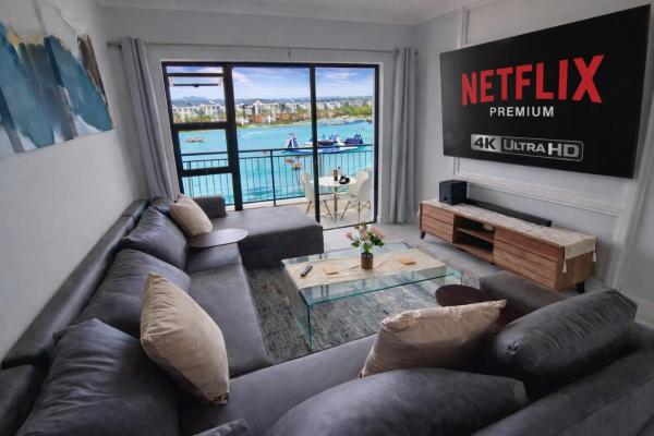 Spectacular Lagoon Facing Apartment - The Blyde - Tyger Valley