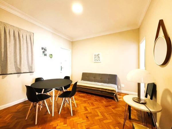 Apartamento Com Dois Quartos Na Orla De Copacabana - Rio de Janeiro