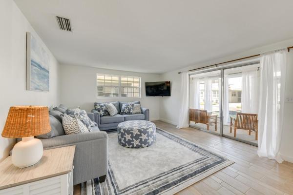 Private Beach Retreat On Siesta Key! Bright Villa - Siesta Key, FL