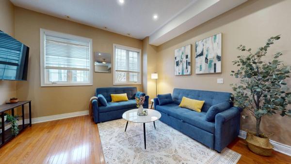 Modern & Spacious Midtown Toronto Family Home - Toronto