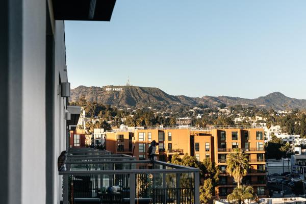 Hollywood Celebrity 2 Bd With Skyline And Hollywood Sing View - Burbank, CA