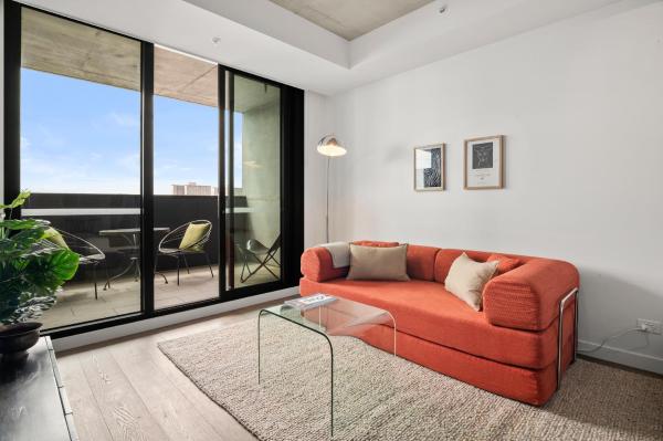 Modern Industrial Hideaway - Ivanhoe