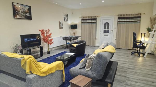 Rutland Stays- 3bdroom House, Sleeps 7, Near City Center And Stadium- Contractor & Family Friendly - Sunderland