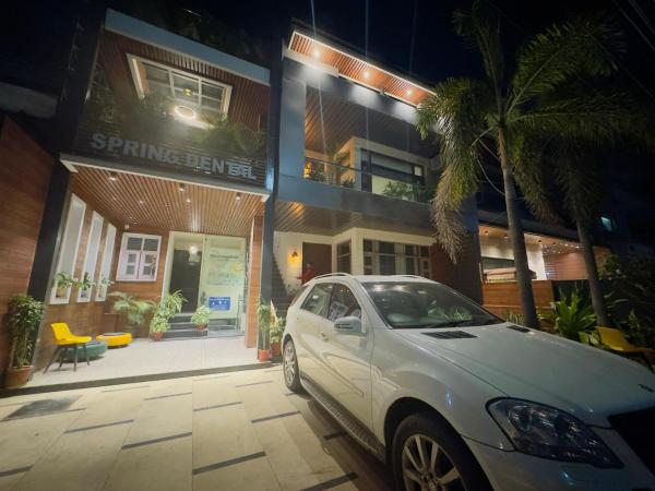 Luxurious 3 Bhk Stay, Airport Road, Opposite Cp67 Mall - Chandigarh