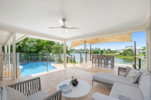 Serene Lakefront Villa, Westlake, Brisbane - Brisbane