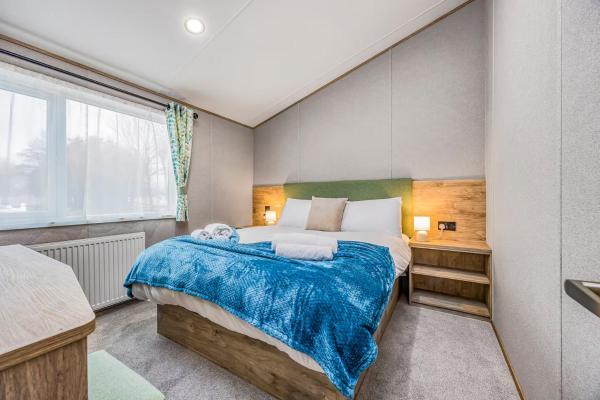 Luxurious Home In Lakeside Park - Pass The Keys - Chichester