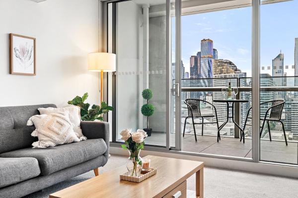 Modern Docklands 2b1b Apt - City View, Pool, Gym, Free Parking - Kensington