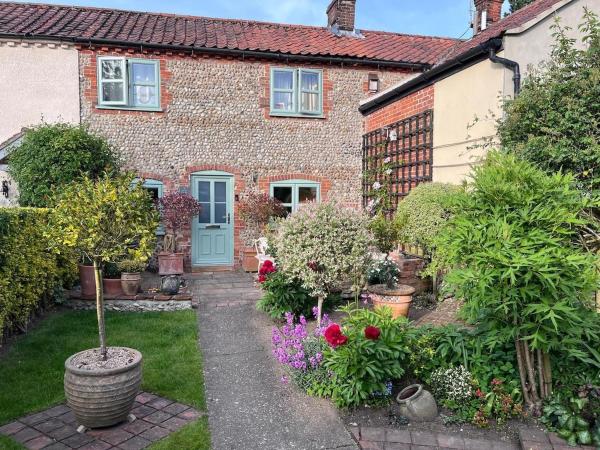 Pet Friendly, Border Cottage, Norfolk - Briston