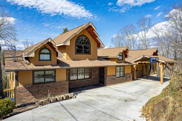 Hoop Dreams Lodge - Sevierville, TN