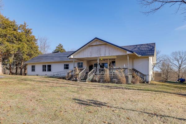Pool, Large Porch! Country Home Near Roaring River - Table Rock Lake