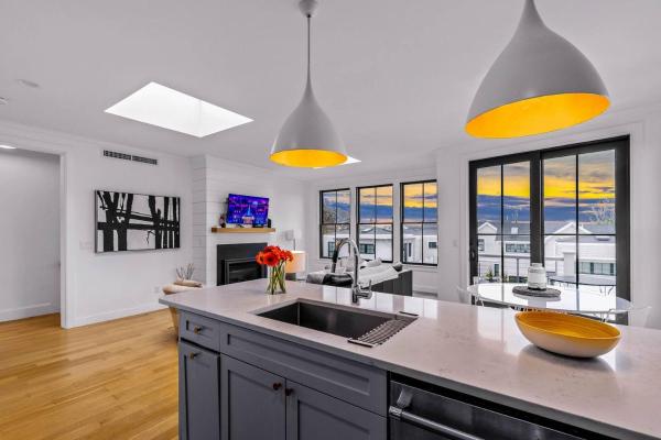 Modern East End 2-br Home - Steps From The Beach - Truro, MA