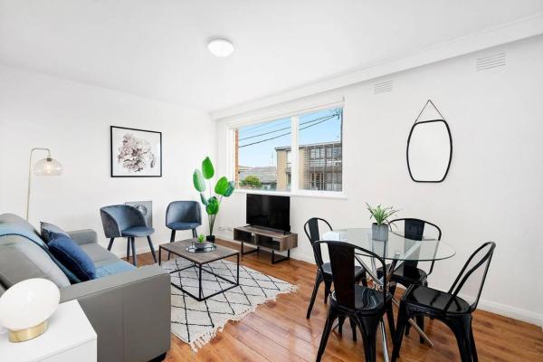 Domi Rentals - The Balaclava Den - St Kilda