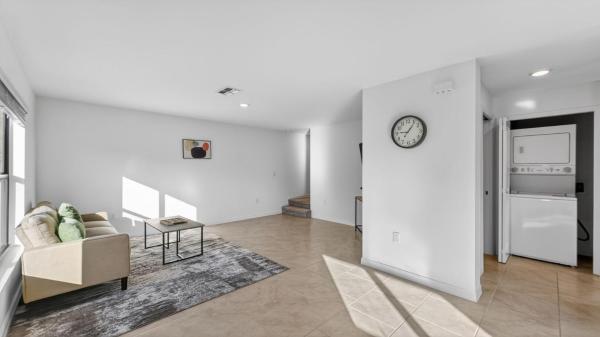Sunny Escape Fresh, Modern Townhome Near Beaches - Port Charlotte