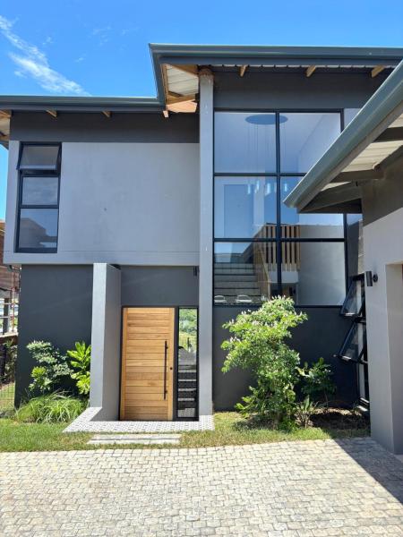 Stylish Modern Home In Salta Sibaya, Umdloti - eMdloti