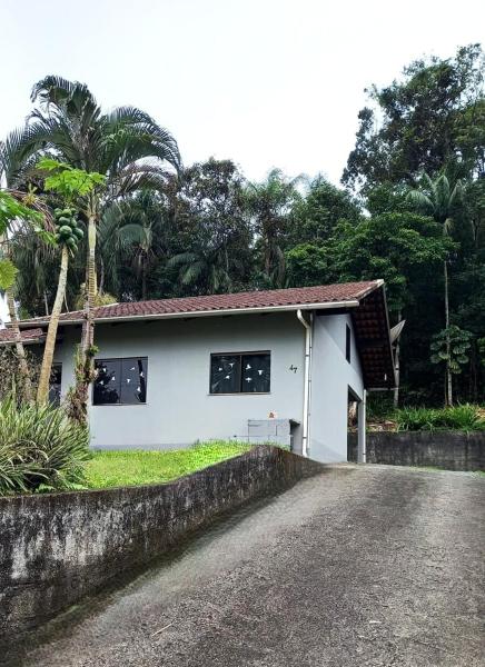 Casa Aconchegante, Cercada, Em Local Tranquilo! - Pomerode