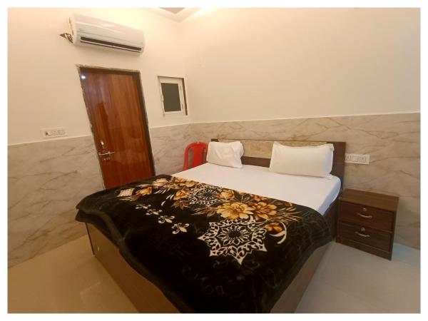 Krishnam Palace - Near Prem Mandir & New Rang Ji Temple - Fully Ac Family Rooms With Decent Facilities - Vrindavan