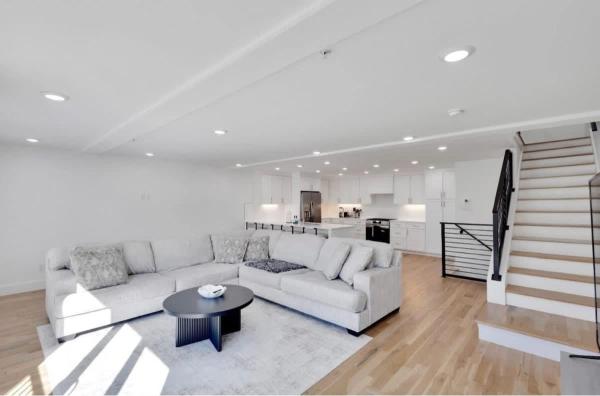 Luxury 4-story Dallas Townhome - New Build - Dalat