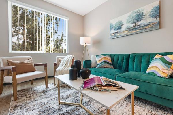 5-star Irvine | Luxe 2br W/ Pool, Gym & Parking - Tustin, CA