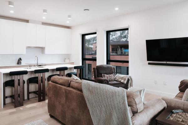 Cloudscape Penthouse By Revelstoke Vacations - Revelstoke