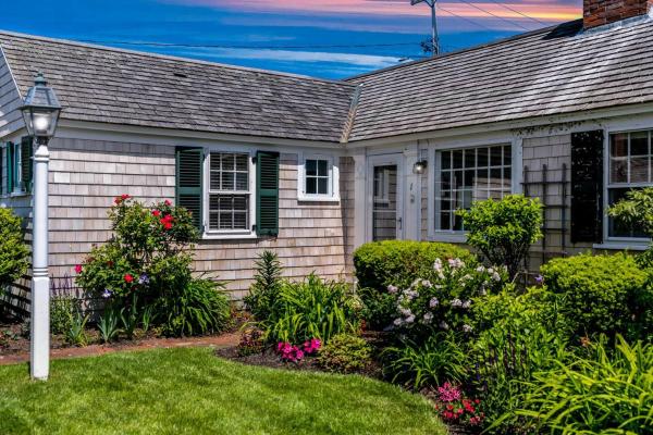 Sunny Beachfront Condo W/ Parking - Ptown West End - Provincetown, MA