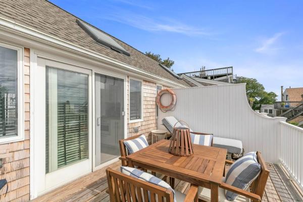 *New* Charming East End Escape, Parking, Terrace - Provincetown, MA