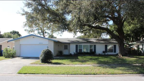Lovely 3br 2bath Fenced Yard Walk To Eagle Lake Park - Largo, FL