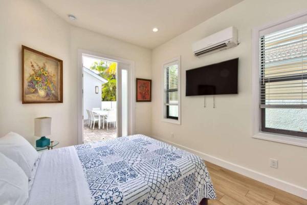 Sorrento Cabana -1 Br, 1 Ba Cabana Near Vanderbilt Beach, Perfect For A Relaxing Beachside Escape! - Naples, FL