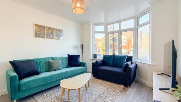 Large 5 Bedroom Home Sleeps 10 - Southampton