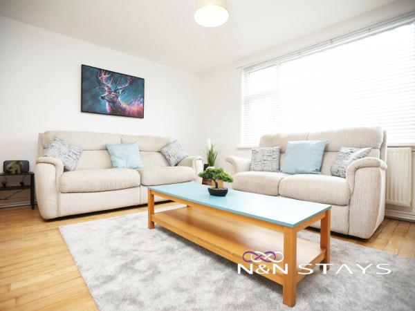 Hill View House By N And N Stays, Contractor Friendly 4 Bed House In Newport With Parking And Wifi - Newport