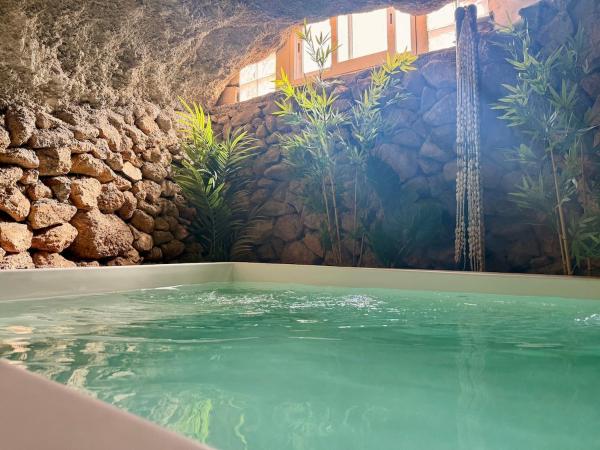 Cave With Heated Indoor Pool And Garden - Tenerife South Airport (TFS)
