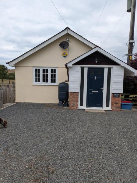 Tanyfford Lodge, Abermule, Mid Wales, Sy15 6nt - Kerry