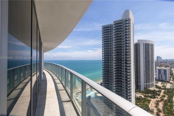 Oceanfront Dream W Pool & Beach Access - Hollywood, FL