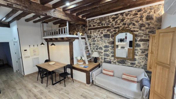 El Patio De Vespasiano- San Juan- Vistas Al Ayuntamiento Junto Al Puerto - Castro-Urdiales