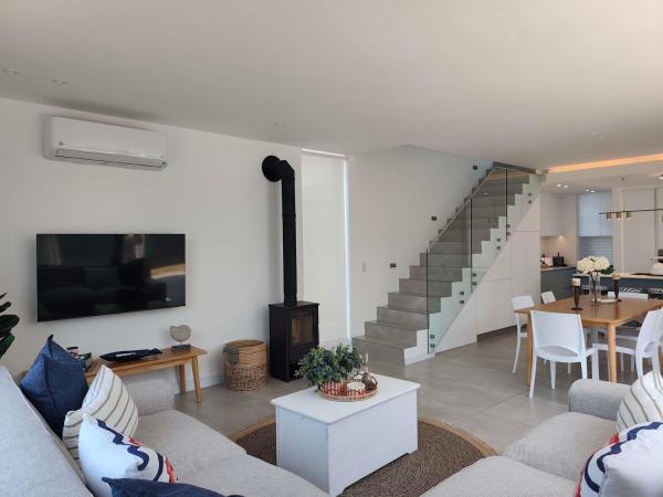 Boardwalk Hideaway 22 - 4bd Villa Walk 2 Beach - South Africa