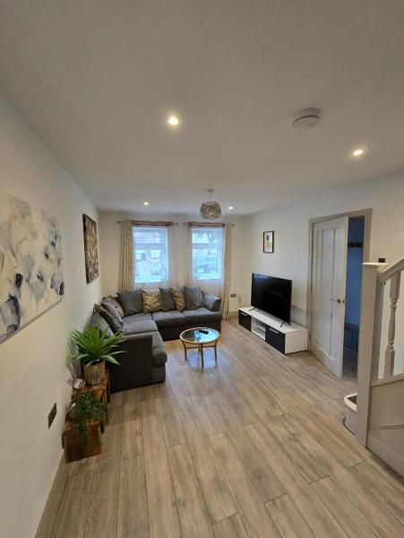 Modern Two-bedroom House - Free Parking - Oxford