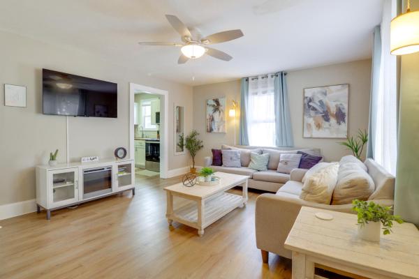 Walk To Beach! Norfolk Family Home With Yard - Hampton, VA