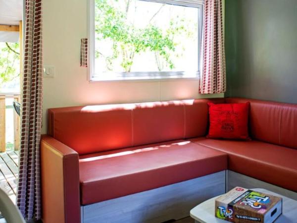 Mobil-home Avec Terrasse Et Salon De Jardin Pour 6 Personnes - Api-1-52-1185 - Corréze