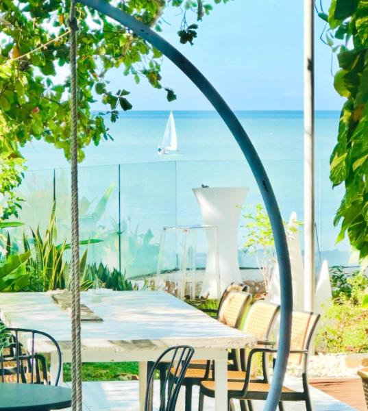 Smell Rose Beach Garden - Batu Ferringhi