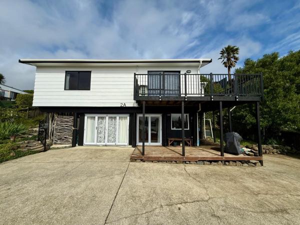 Comfy Raglan Base - Walk To Beach And Village - Roberts St - Family Home Upstairs - Raglan