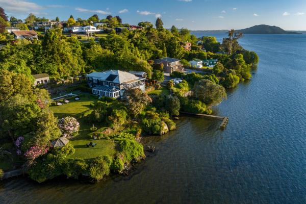 Black Swan Lakeside Boutique Hotel - Rotorua