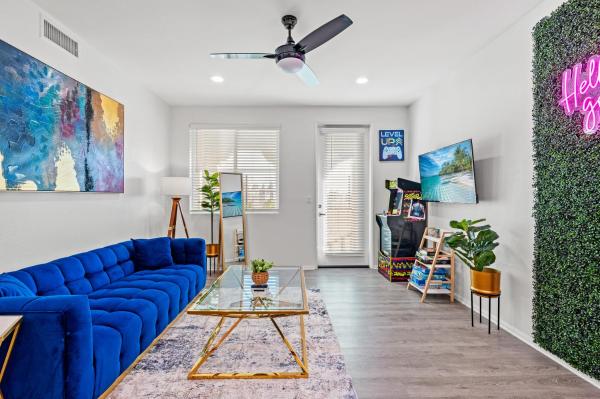 Charming 3br Apartment | Near Disney + Arcade - La Habra, CA