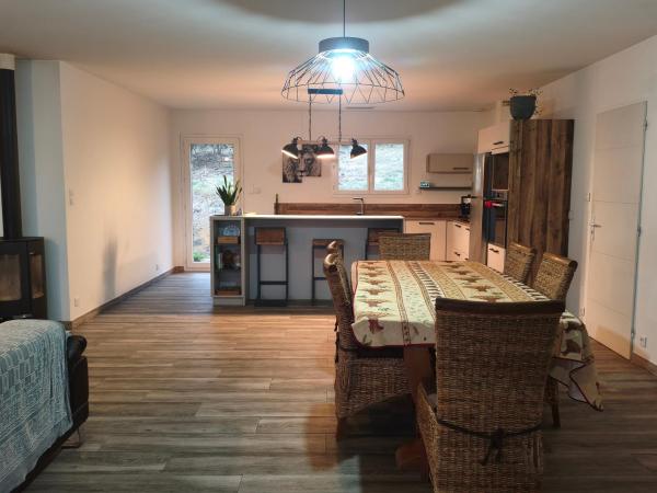 Grande Villa 2 Chambre ,Salle De Bain, Grand Séjour Avec Cuisine éQuipée Et Salle A Manger, Une Grande Terrasse De 40m2 Donnant Sur Un Grand Jardin Avec Un Parking En Gravier De 500m2 - Anduze