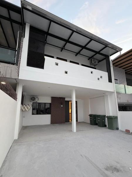 Rooms At Jalan Tekun 3mins Walk To Pelangi Plaza - Johor Bahru