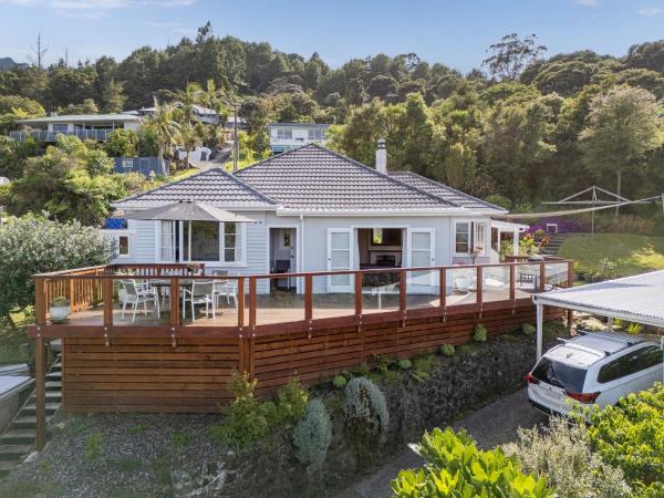 Coro Harbour View - Coromandel Holiday Home - Coromandel