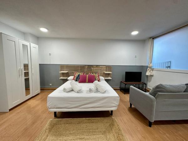 Spacious Studio Near The Center - Adolfo Suárez Madrid–Barajas Airport (MAD)