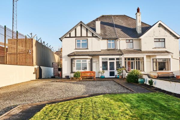 Metropole Lodge By Escape Ordinary - Portrush