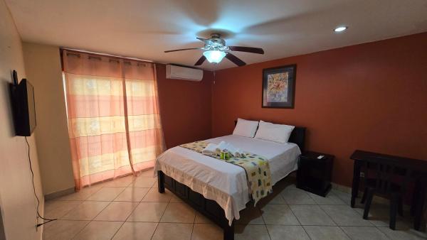 Paradise Single ,Double Apartment & Queen Single Room With Bathroom & Pool - Belice