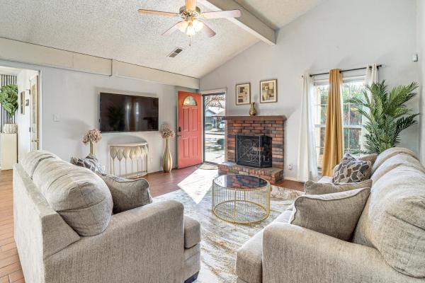 Furnished Patio! Family-friendly Tulsa Townhome - Tulsa, OK