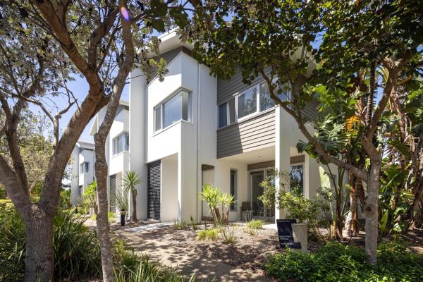 Magenta Coastal Oasis 1501 - Norah Head